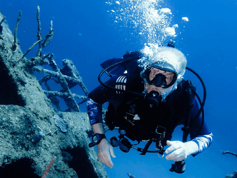 Experience Thrilling SCUBA Diving in Roatan | Blue Island Divers